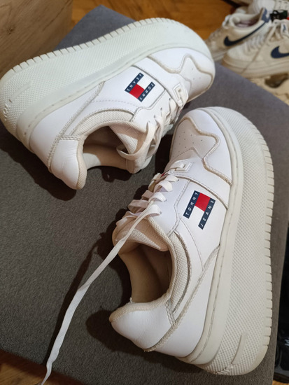 KAO NOVE TOMMY HILFIGER patike 37