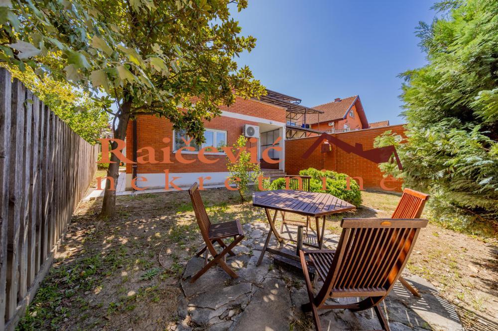 Isaka Njutna, Trosoban stan za izdavanje, 89m2, 700€