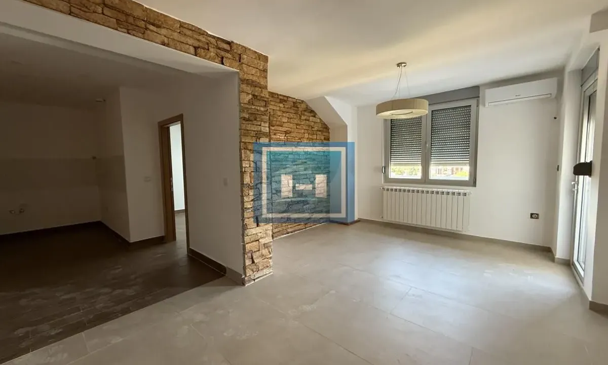Prodaja, jednosoban stan, 77m², Vašarište, Jagodina