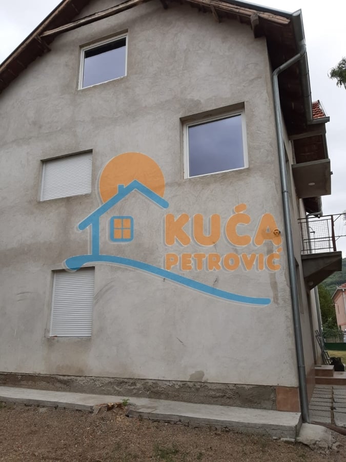 Odlična porodična kuća, 256m2 sa pomoćnim objektima 100m2, plac 2987m2, Malošište
