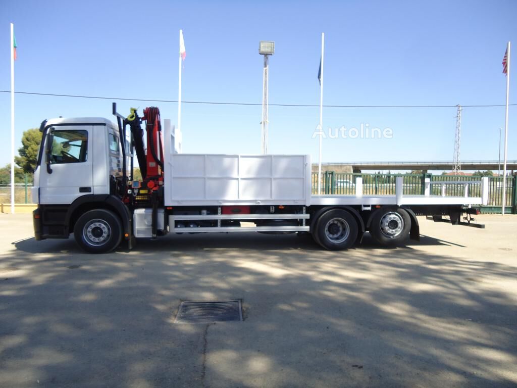 Mercedes-Benz actros 25 32 kamion s ravnom platformom