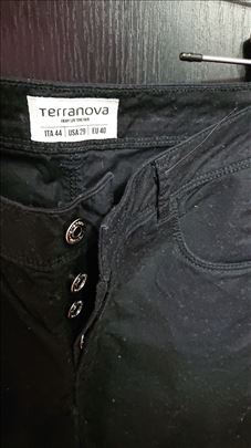 Crne kratke pantalone, Terranova