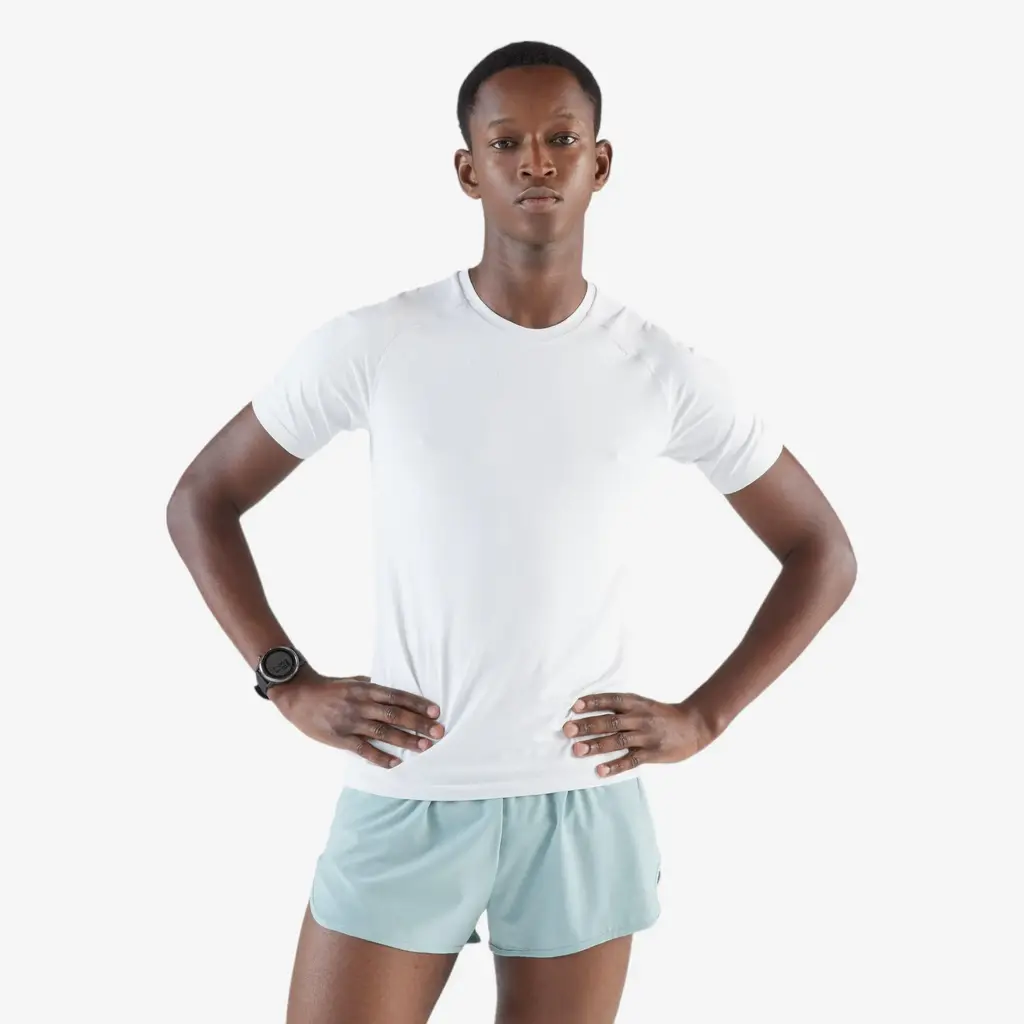 Majica za trčanje Run 500 Comfort Slim bez šavova muška - bela