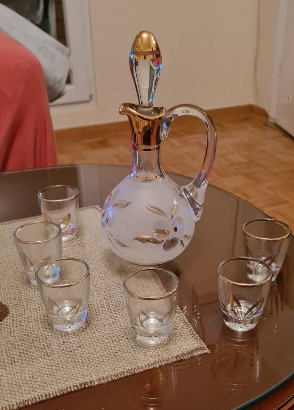 Starinski set, šest čašica za rakiju sa flašom. Flaša kao nova