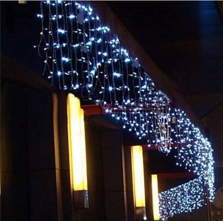 Visece lampice 3m x 1m- cena 2000 din Dostupne boje : bela led