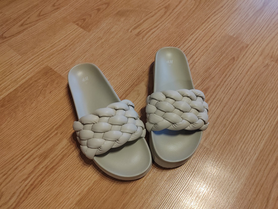 Snižene na 1200! H&M papuče