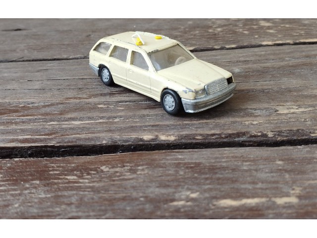 AUTIC MERCEDES SIKU