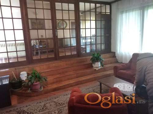 Kuća 209m² Sa Poslovnim Prostorom 85m² I Placem 25 Ari
