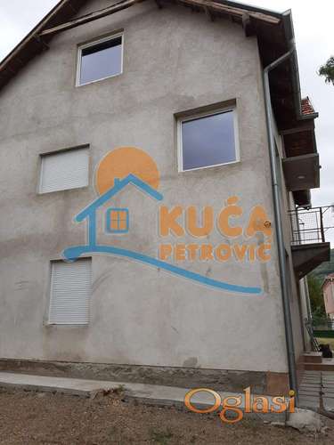 Odlična porodična kuća, 256m2 sa pomoćnim objektima 100m2, plac 2987m2, Malošište