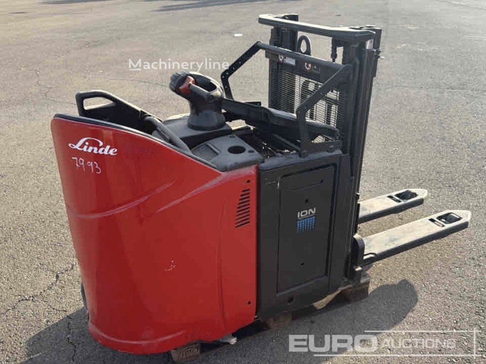 Prodaje se Linde D12HP SP kašiku za prednje utovarivač na aukciji