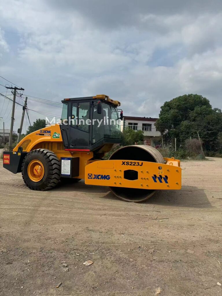 XCMG xs223 kompaktor s jednim valjkom