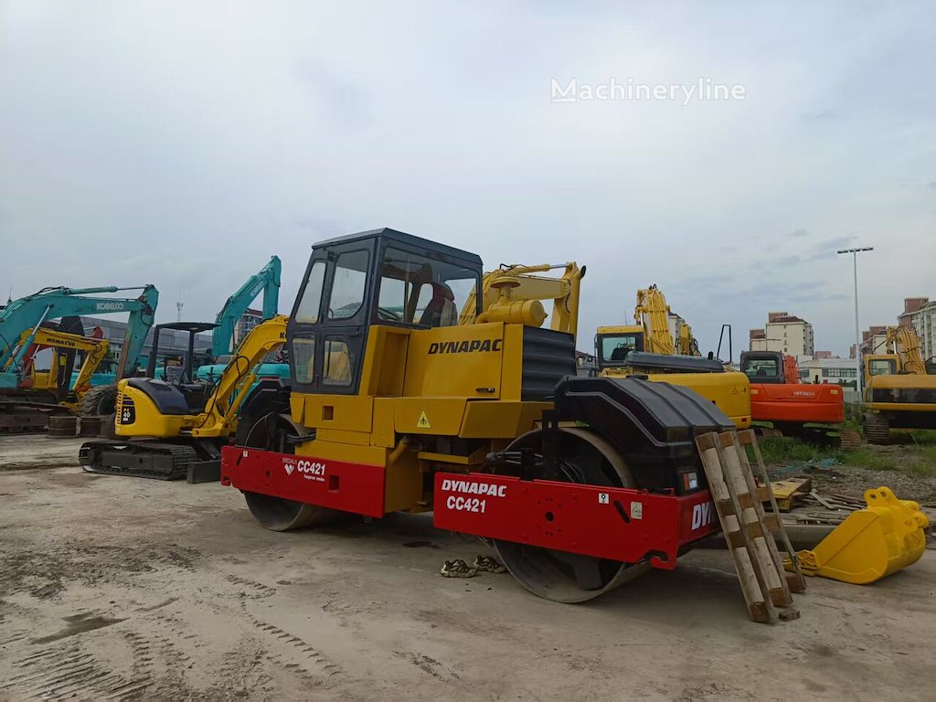 Dynapac CC421 valjak za asfalt