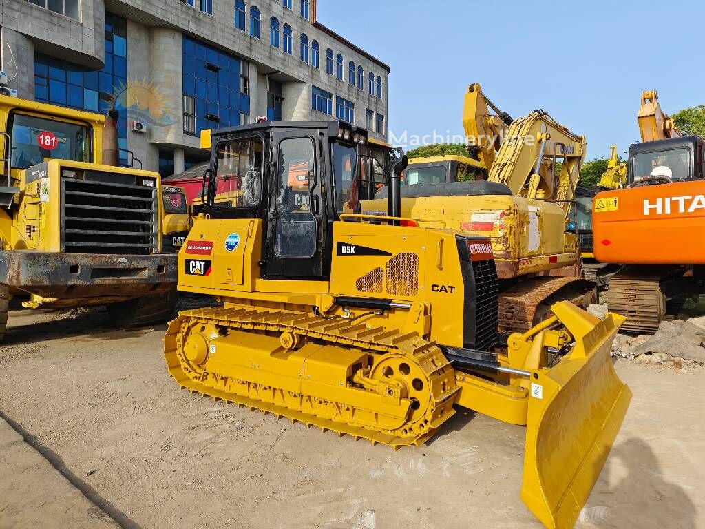 Caterpillar D5K buldožer
