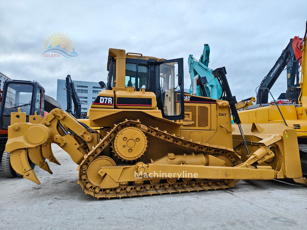 Caterpillar D7R buldožer