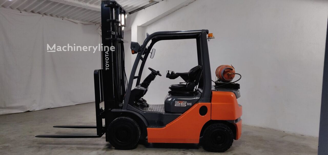 Toyota 02-8FGF25 viljuškar na gas