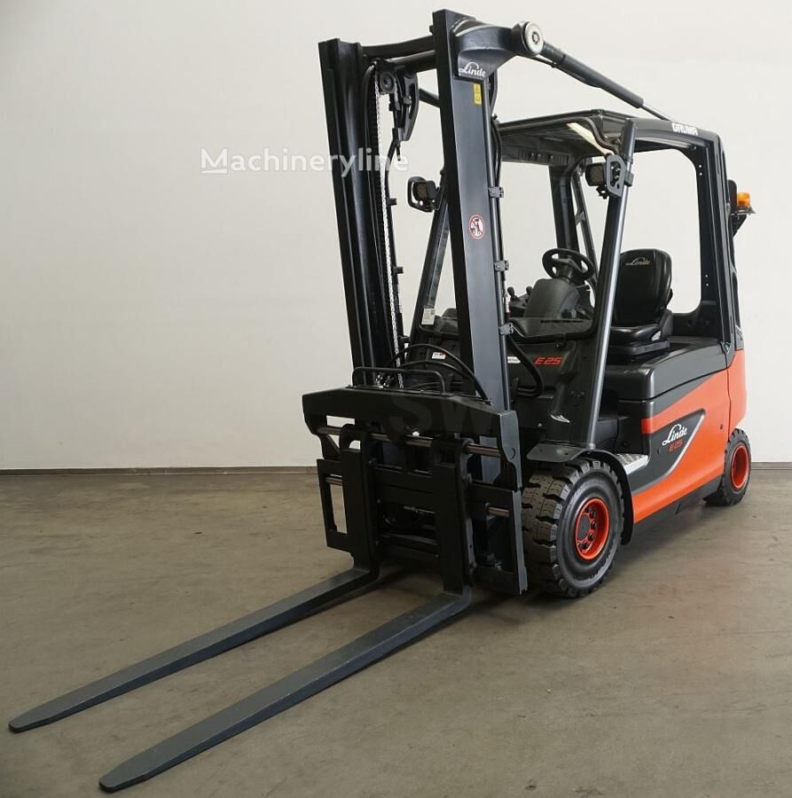 Linde E 25 387 električni viljuškar