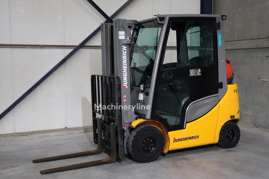 Jungheinrich TFG 320s viljuškar na gas