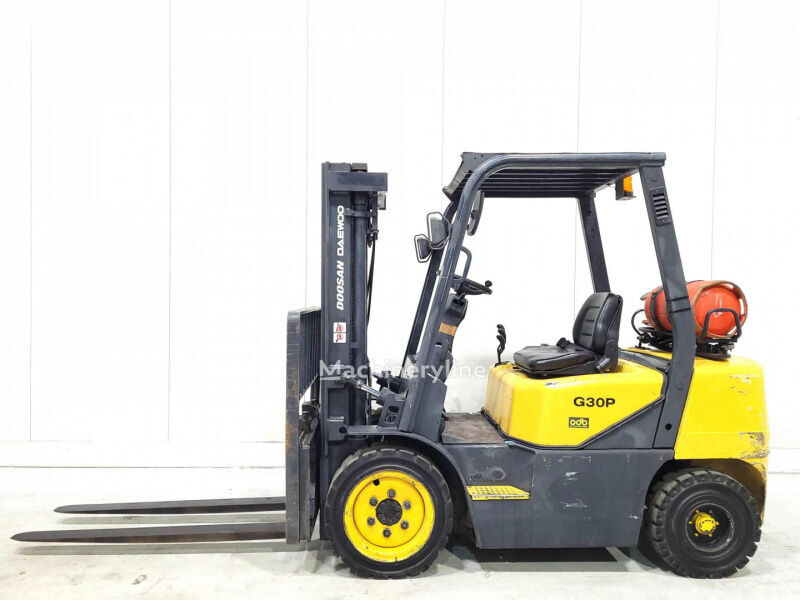 Doosan GP30-3 viljuškar na gas