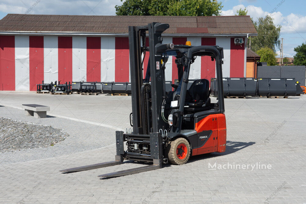 Linde E12-02 viljuškar na tri točka