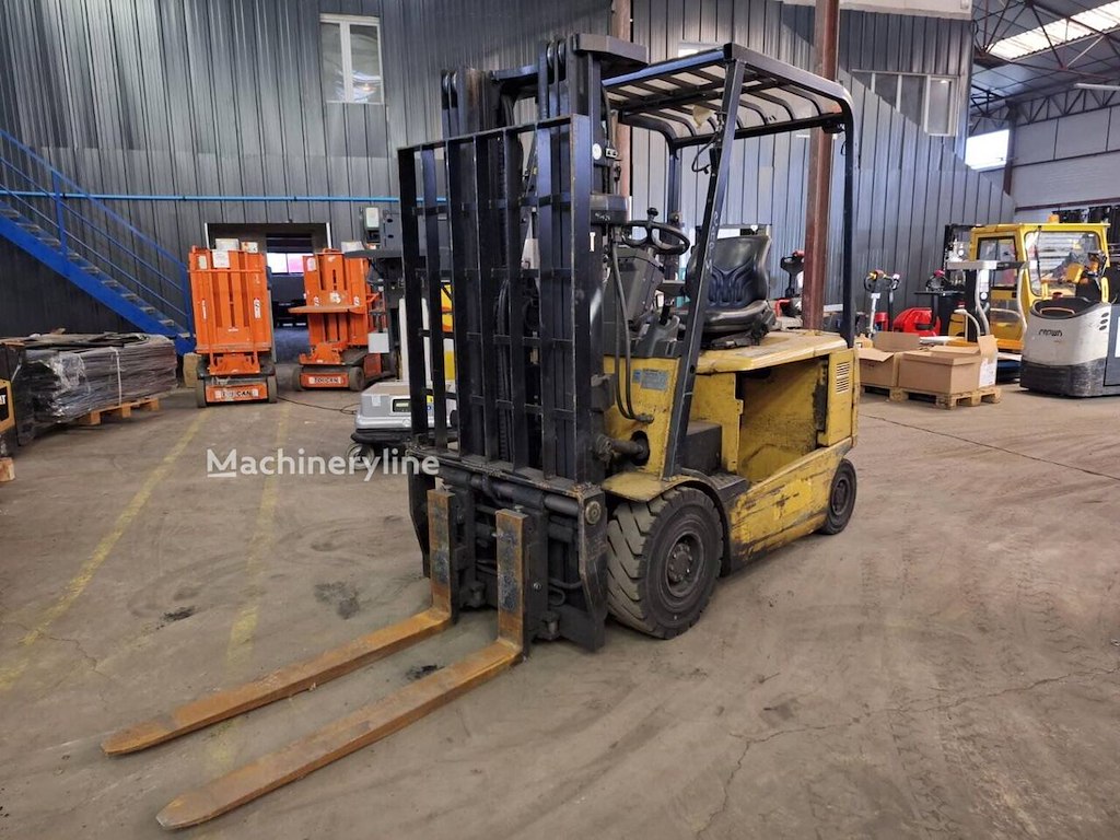 Caterpillar EP25K električni viljuškar