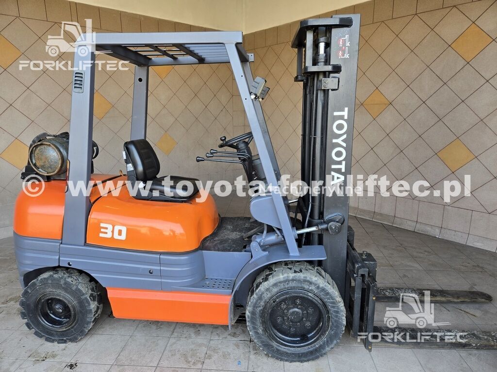 Toyota 6FGF30 viljuškar na gas