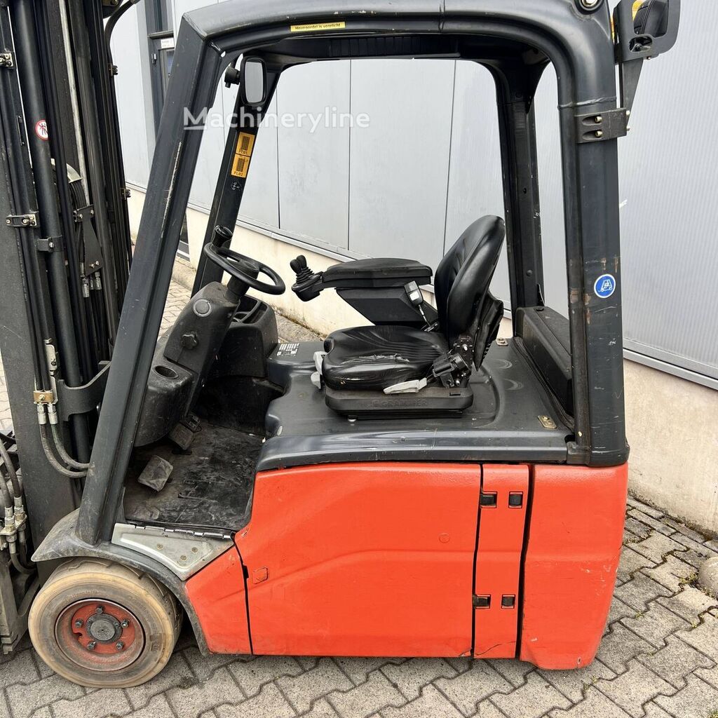 Linde E16 (386) viljuškar na tri točka