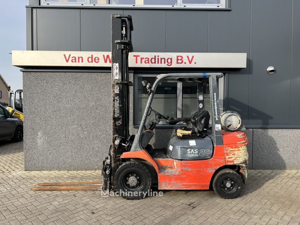Toyota 42 7FGF 25 viljuškar na gas