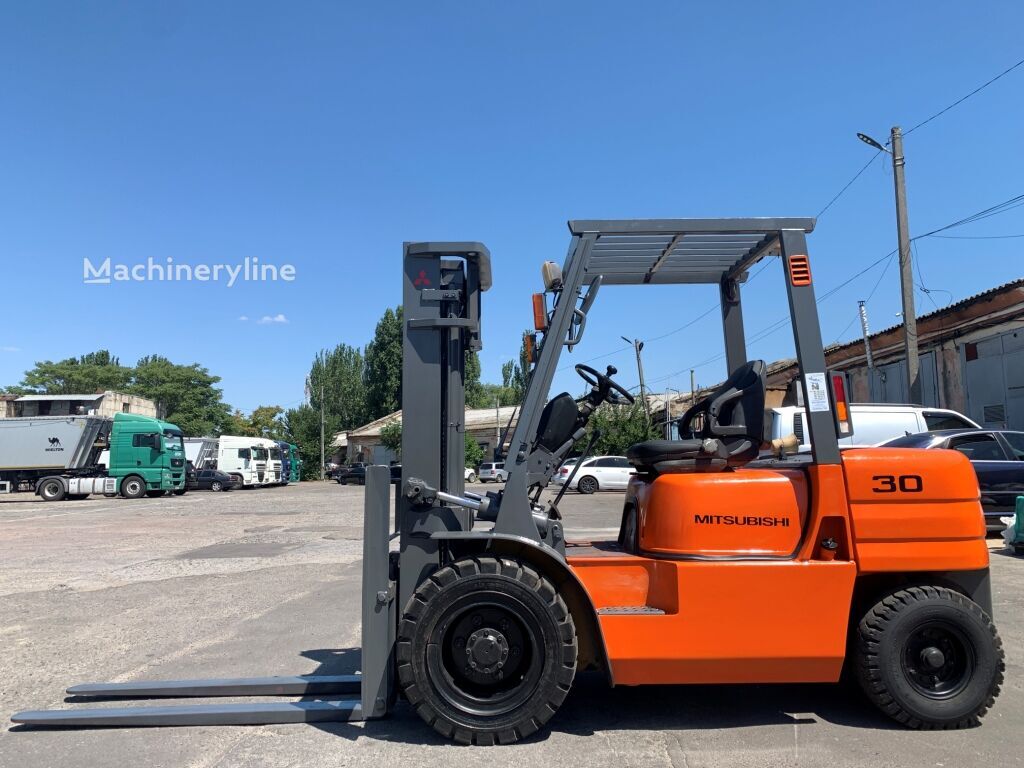 Mitsubishi FG30 F13D benzinski viljuškar