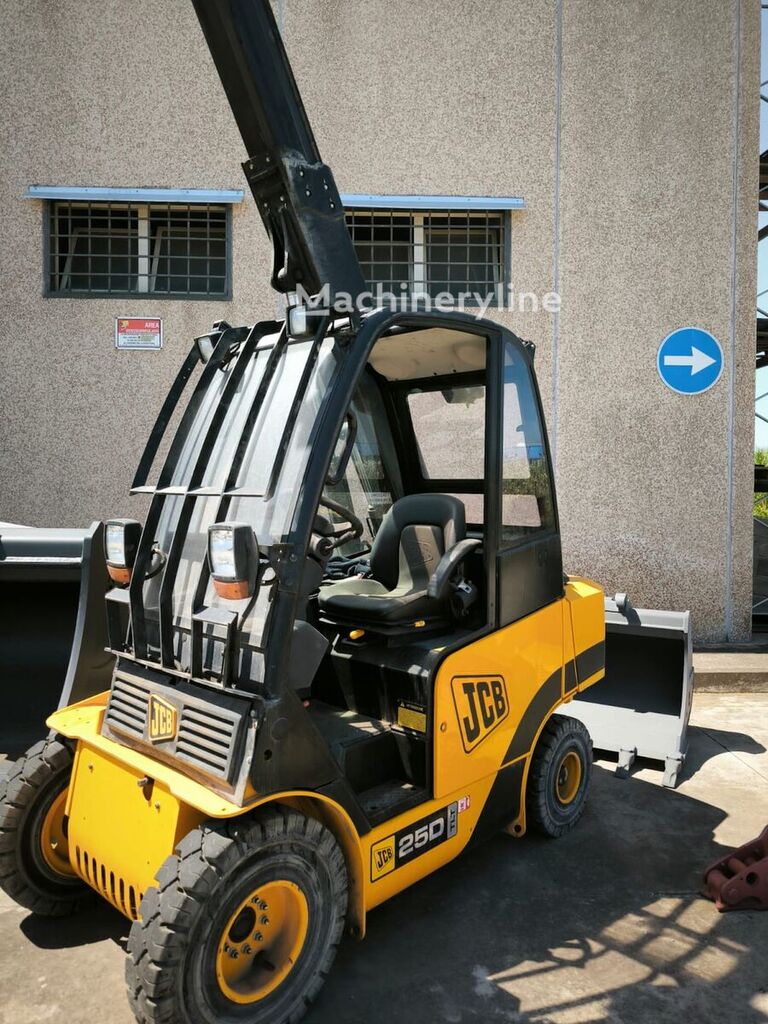JCB TLT25D teleskopski utovarivač