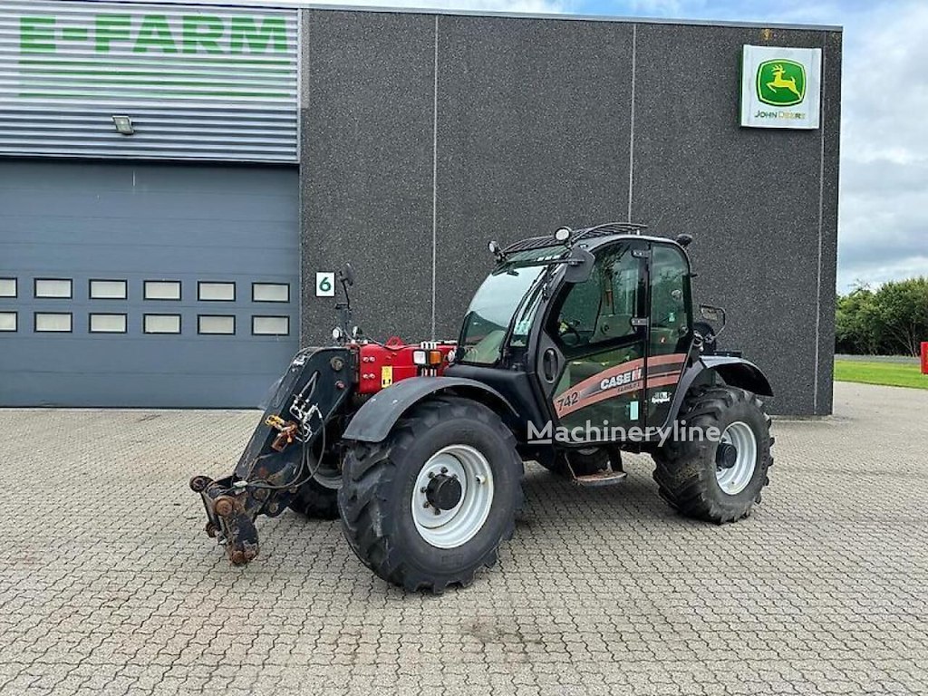 Case farmlift 742 teleskopski utovarivač
