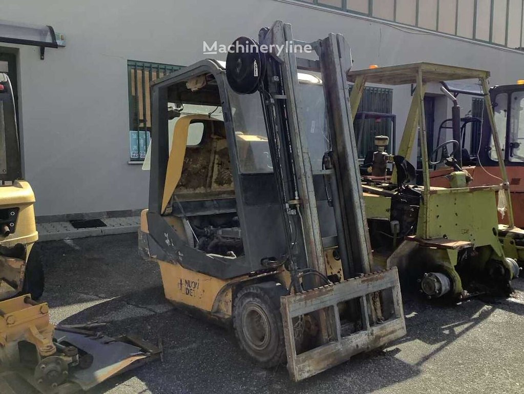 Detas SHR 30 viljuškar na tri točka