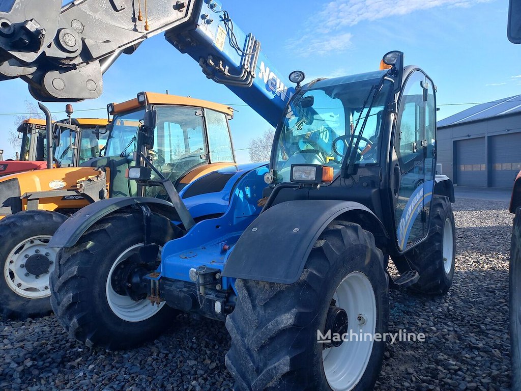 New Holland Lm735 teleskopski utovarivač