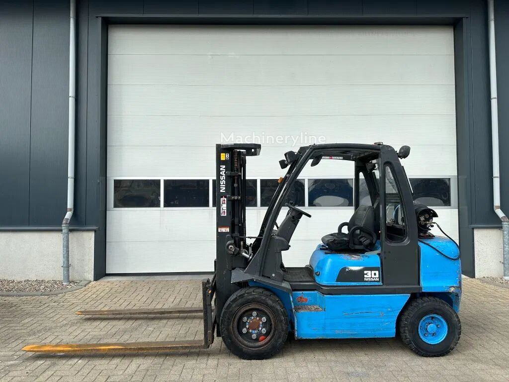 Nissan UGD02A30P0 3 ton Triplex Freelift LPG Heftruck viljuškar na gas