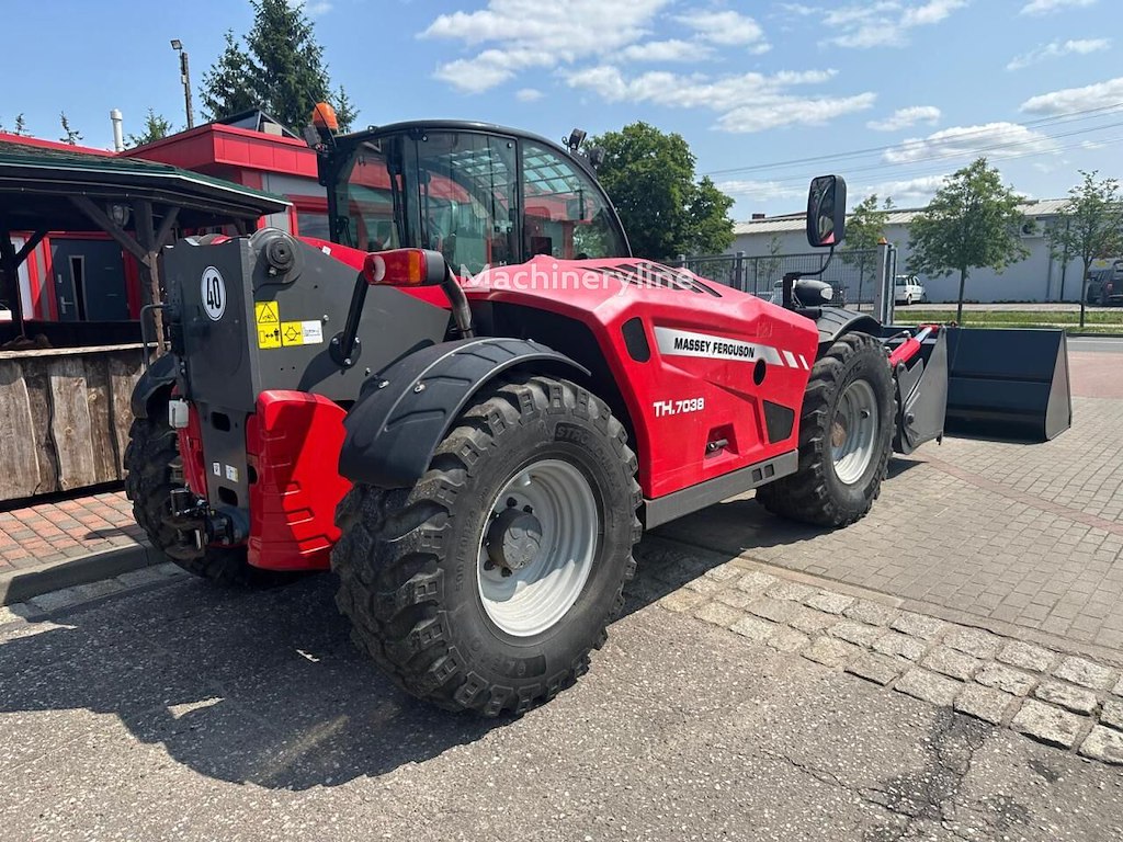 Massey Ferguson TH 7038 teleskopski utovarivač