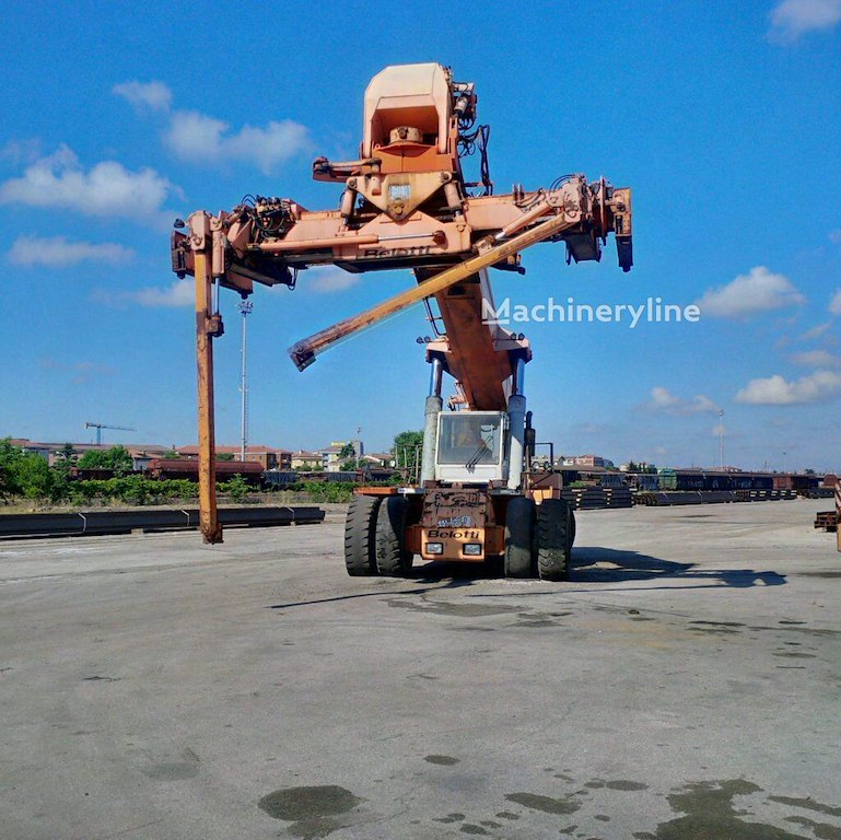 Belotti B91 STACKER dalekosežni slagač