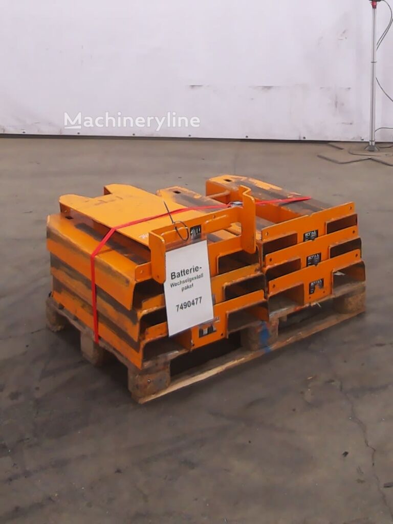 Prodaje se Battery changing racks 3x Racks ostalu opremu za viljuškare na aukciji