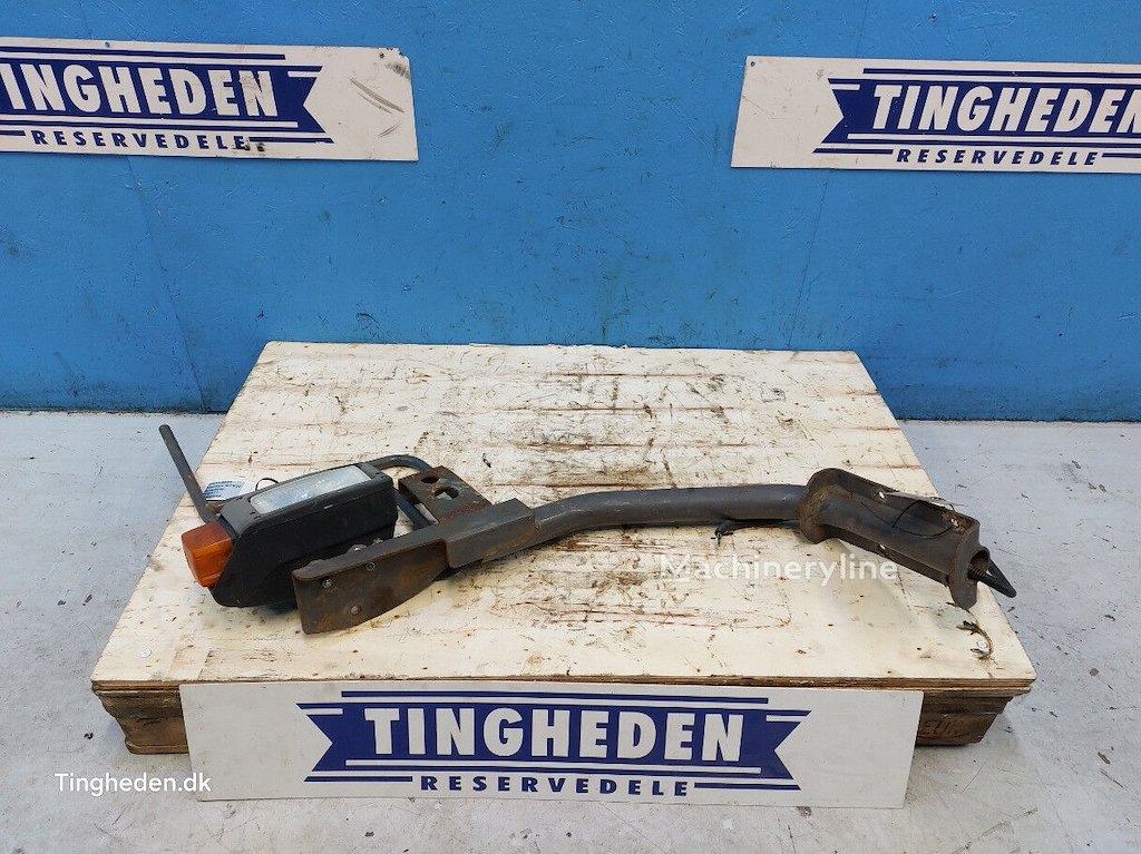 Lygterarm R. 226575 drugi rezervni deo karoserije za Manitou MT932 teleskopskog utovarivača