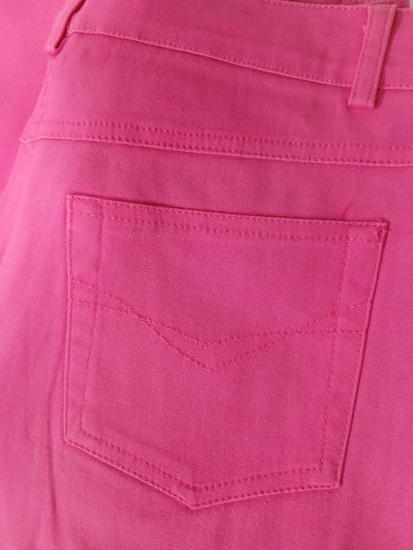 Pantalone sa elastinom-širi kroj nogavica