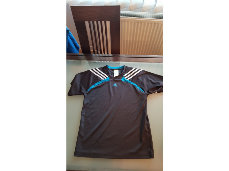 Majica adidas dečija L