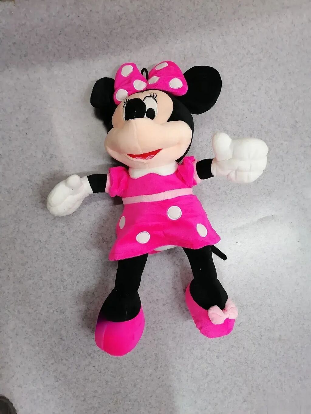 Minnie Mouse plišana igračka 50cm      Velika plišana Minnie Mouse