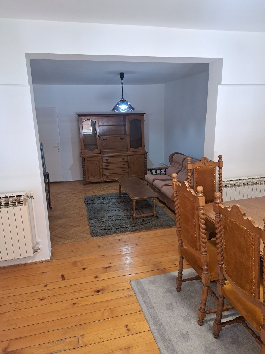 Dnevna i trpezarijska garnitura od punog drveta – komplet - Masivni