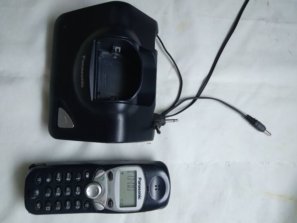 Panasonic bezicni telefon KX-TCD650BX telefon je ispravan, baza puni