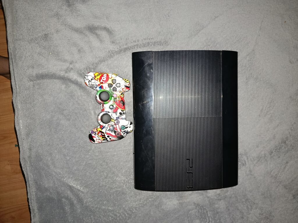 Sony PlayStation 3 Super Slim konzola (CECH-4xxx serija), crna, sa