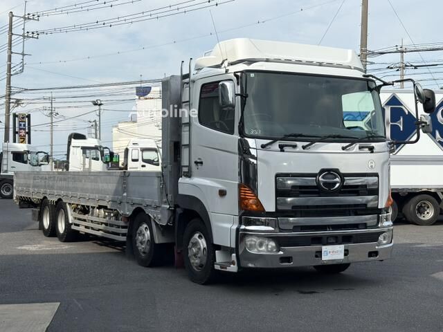 Hino Profia kamion s ravnom platformom