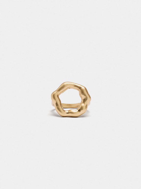 RING WITH IRREGULAR BAND