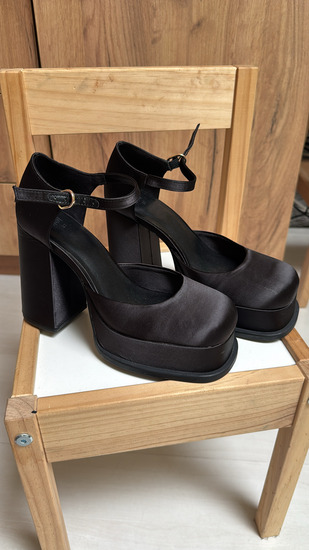   H&M cipele