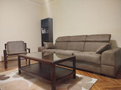 Crveni krst, dvoiposoban, namesten 650