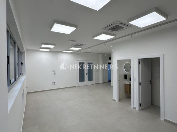 Izdavanje poslovnog prostora Požeška ulica – 96m², renoviran prostor u tržnom centru, odlična lokacija
