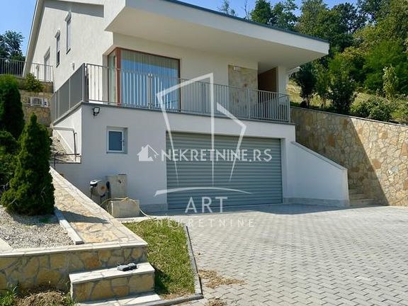 Kosmaj, lux kuća 297m2 ID#12008
