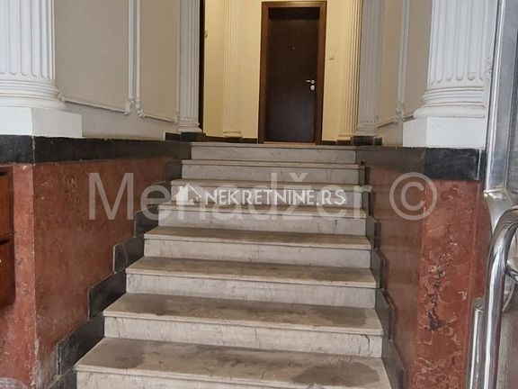 Vuk, 25m2 1.0sob, nisko. prizemlje, renoviran, ta, mer. ulaz,parking